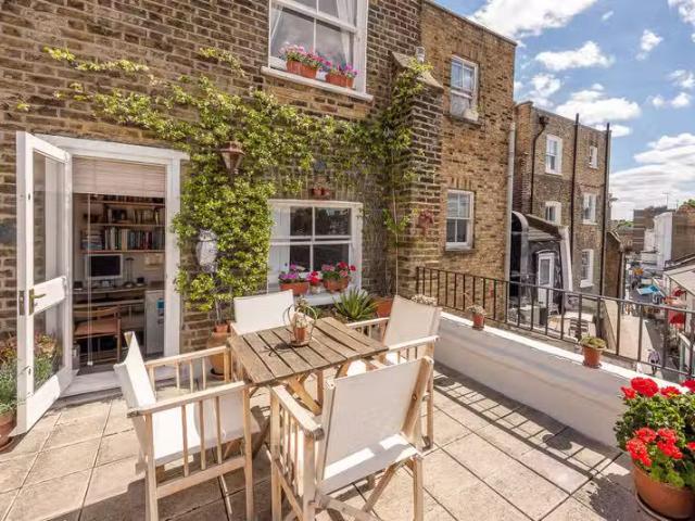 2 bedroom property to let in Hogarth Road, London, SW5 £2,77.