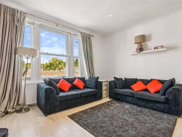 2 bedroom property to let in Holland Road, London, W14 £4,33.