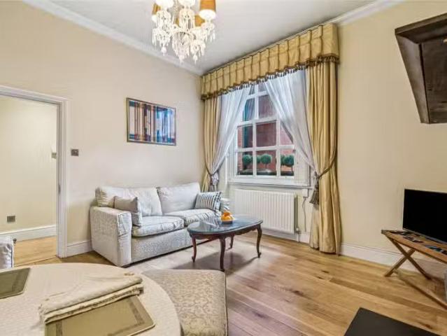 2 bedroom property to let in Kensington Court, London, W8 £3.