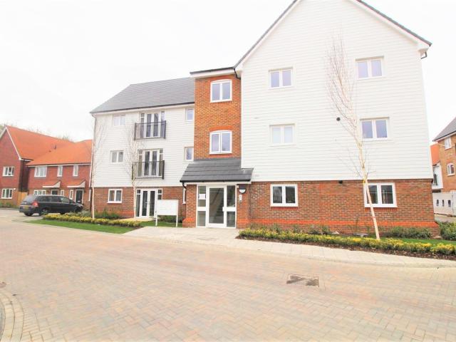 2 bedroom property to let in Kilnwood Vale, Horsham £1,500 pcm