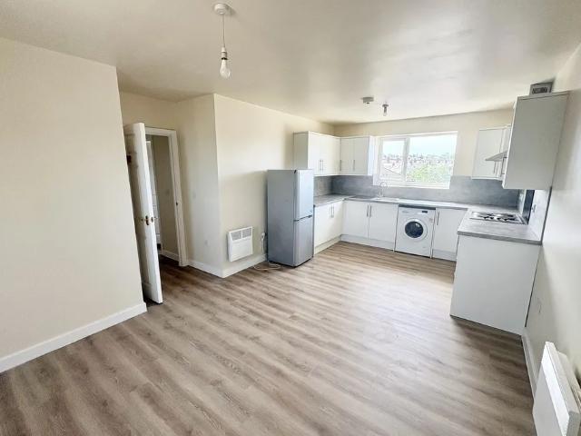 2 bedroom property to let in Kinsey Road, Smethwick £1,000 pcm