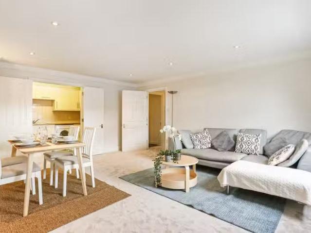 2 bedroom property to let in Knaresborough Place, Earls Court.