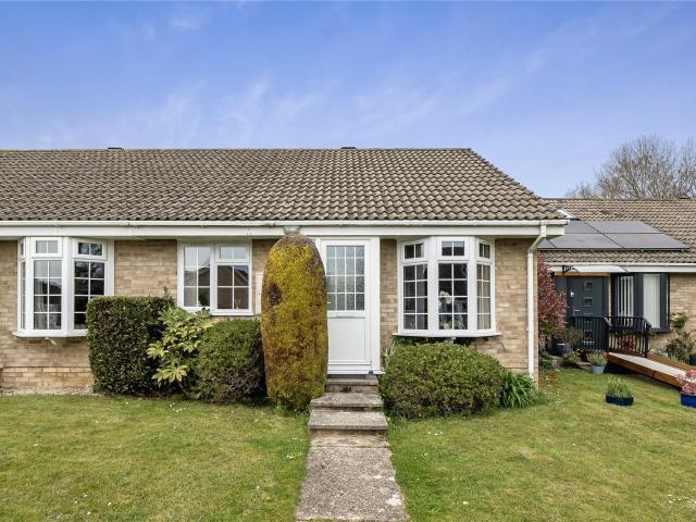 2 bedroom property to let in Little Dene Copse, Pennington, Lymington, Hampshire, SO41 £1,400 pcm