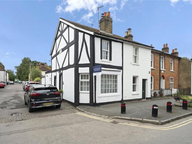 2 bedroom property to let in Pantile Road, Weybridge, KT13 £2,200 pcm