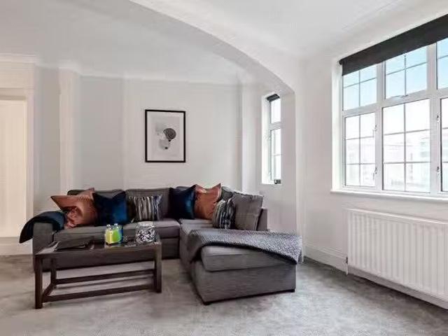 2 bedroom property to let in Park Road, London, NW8 £995 pw