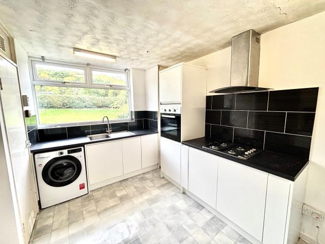 2 bedroom property to let in Plowright Mount, Gleadless Valley, Sheffield, S14 £750 pcm