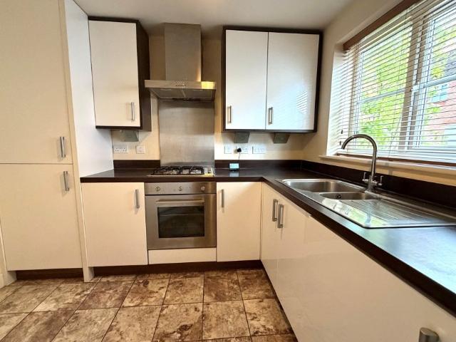 2 bedroom property to let in Rumbush Lane, Dickens Heath £1,000 pcm
