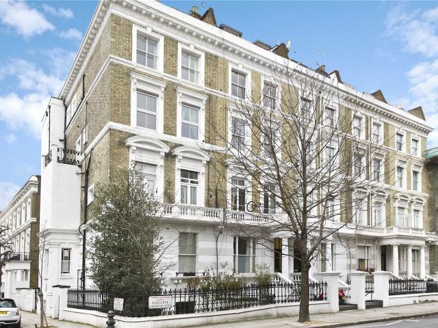 2 bedroom property to let in Redcliffe Gardens, Earls Court, London, SW10 £4,311 pcm