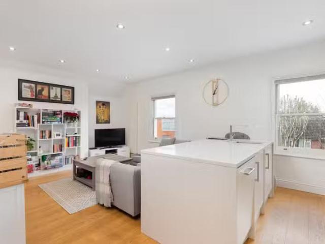 2 bedroom property to let in Ridgway, London, SW19 £2,450 pcm