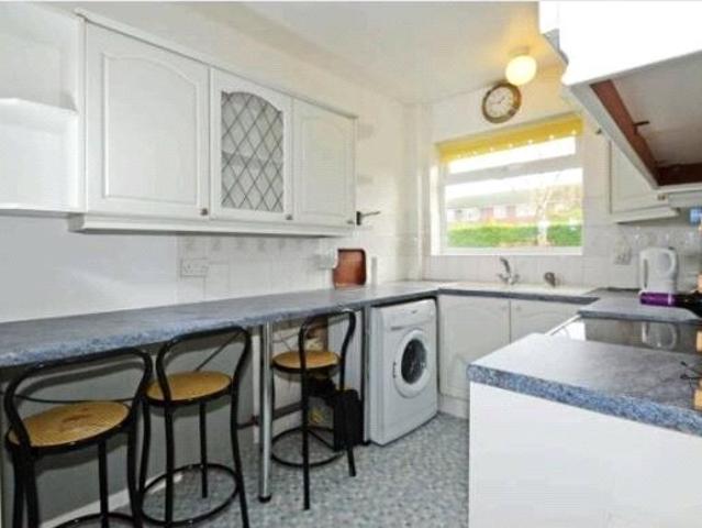 2 bedroom property to let in St Marys, Victoria Road, Weybridge, Surrey, KT13 £1,450 pcm