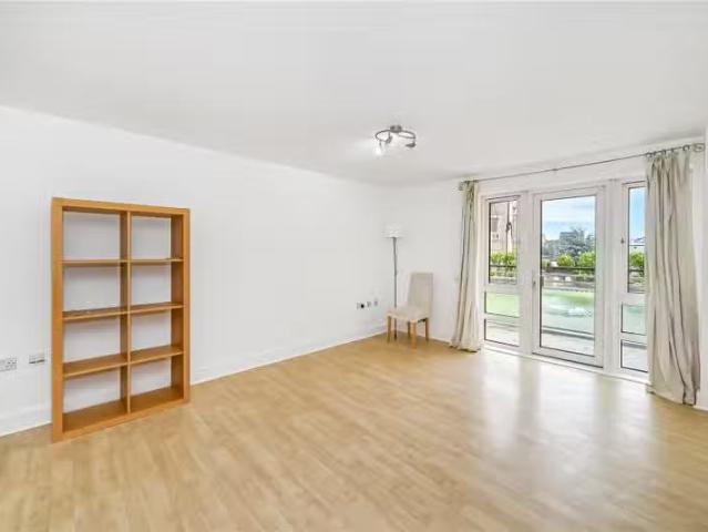 2 bedroom property to let in St. Davids Square, Isle Of Dogs.