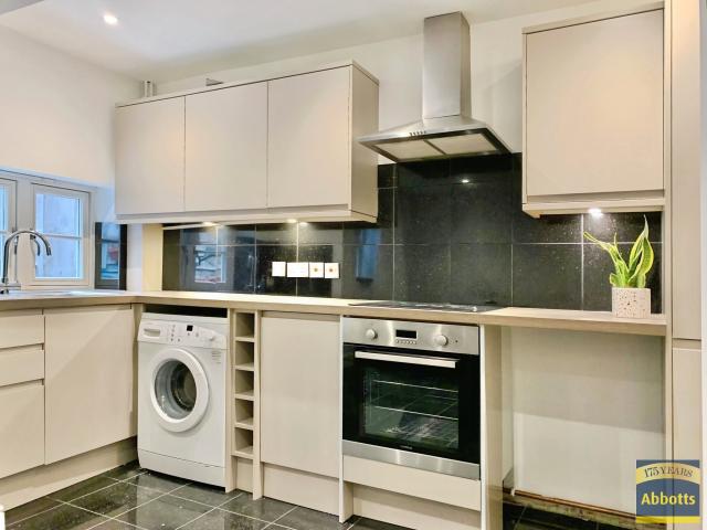 2 bedroom property to let in St Johns Street, Bury St Edmunds, IP33 £1,300 pcm