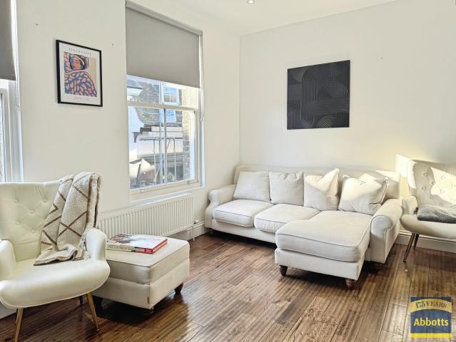 2 bedroom property to let in St Johns Street, Bury St Edmunds, IP33 £1,300 pcm
