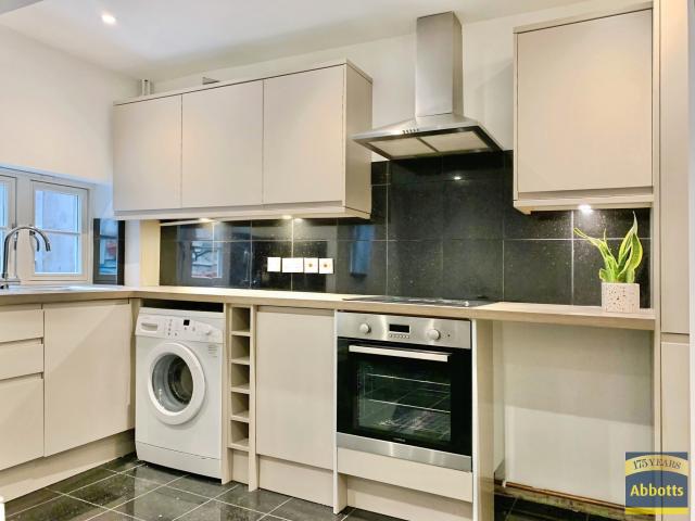 2 bedroom property to let in St Johns Street, Bury St Edmunds, IP33 £1,300 pcm
