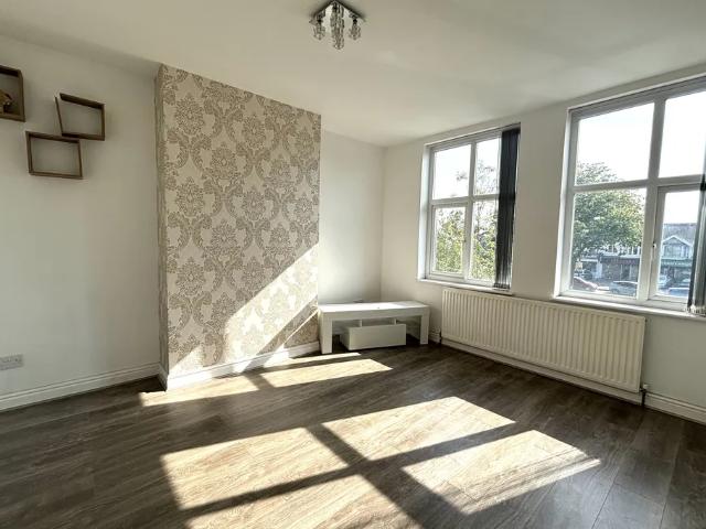 2 bedroom property to let in Stratford road, Hall Green, B28 £1,100 pcm