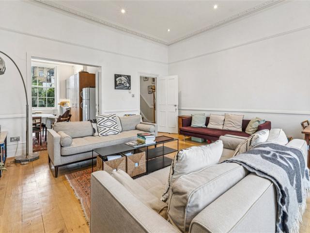 2 bedroom property to let in Stratford Road, London, W8 £7,600 pcm