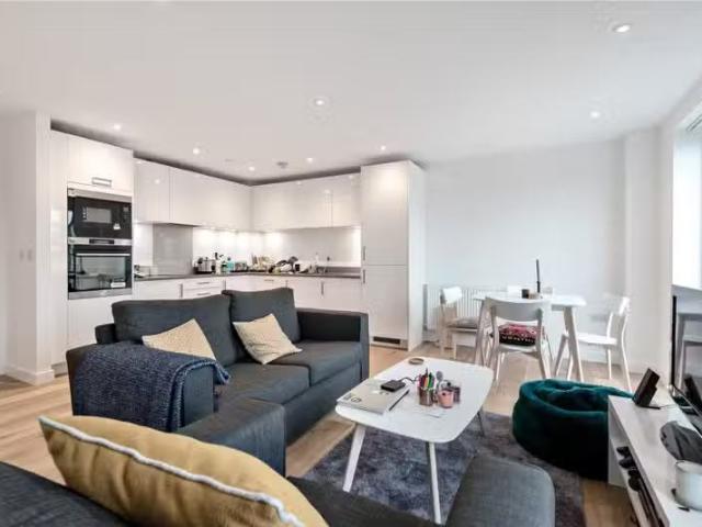2 bedroom property to let in String Court, 12 Copenhagen Place.