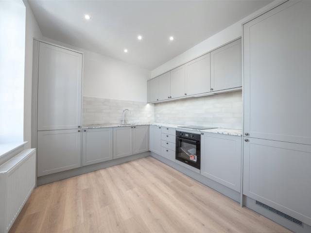 2 bedroom property to let in Summerland Gardens, Muswell Hill, N10 £3,000 pcm