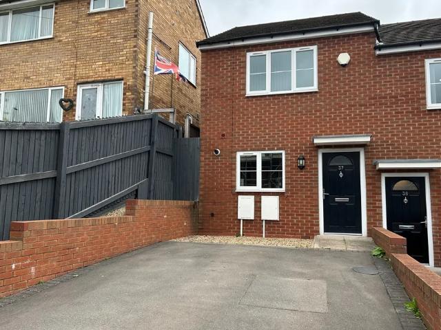 2 bedroom property to let in Swan Street, Netherton, Dudley, West Midlands £1,200 pcm
