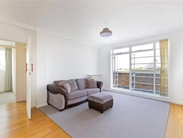 2 bedroom property to let in Sheen Road, Richmond, TW9 £2,45.