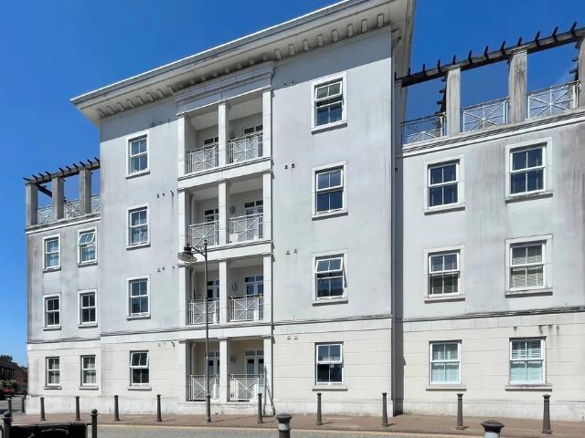 2 bedroom property to let in South Terrace, Main Street, Dickens Heath. £1,400 pcm