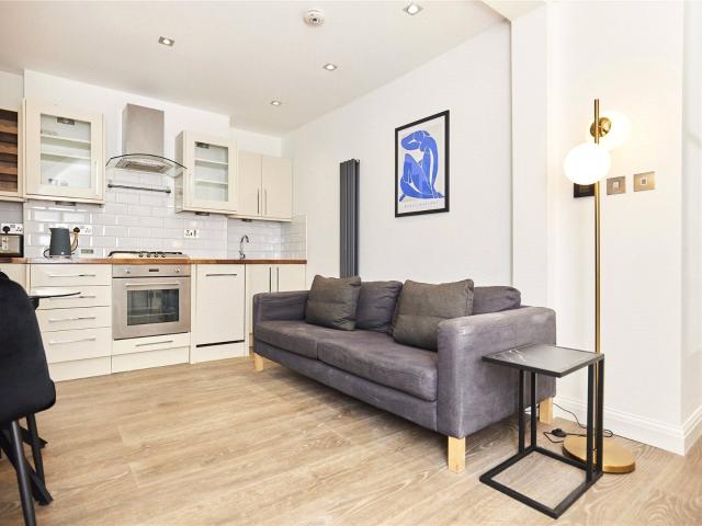 2 bedroom property to let in Southwark Park Road, London, SE16 £3,750 pcm
