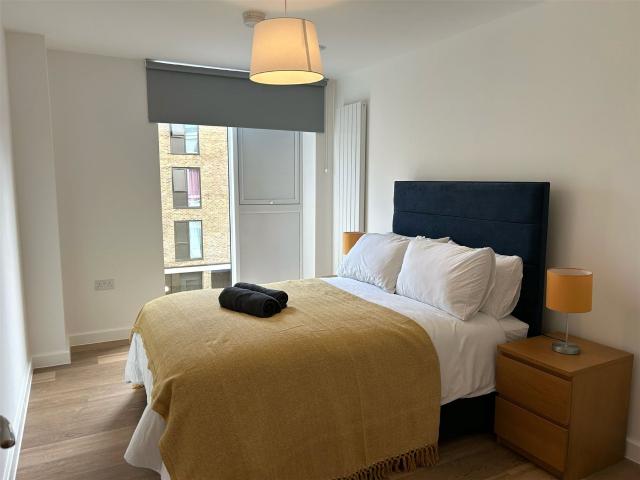2 bedroom property to let in Spitfire Chase, Walton on Thames, Surrey, KT12 £5,440 pcm