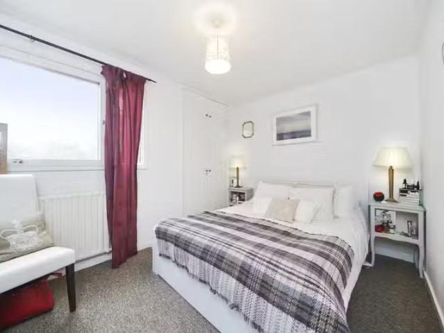 2 bedroom property to let in Tachbrook Street, London, SW1V.