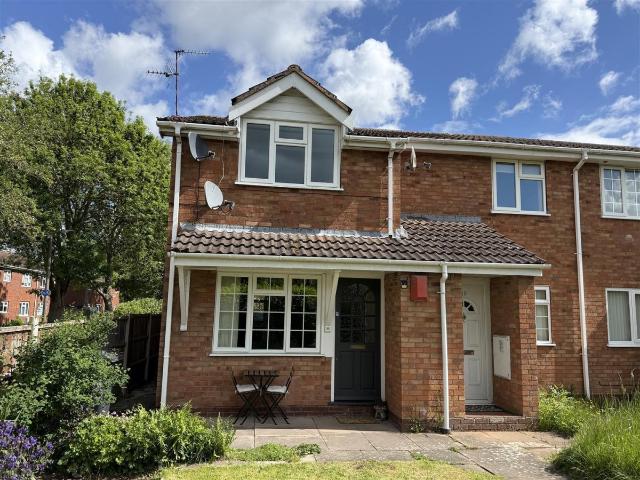 2 bedroom property to let in Talaton Close, Pendeford, Wolverhampton £899 pcm