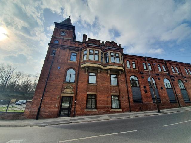 2 bedroom property to let in The Penthouse, Baxter Mews, Birley Carr, S6 1LG £900 pcm