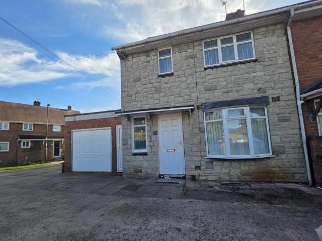 2 bedroom property to let in Tintern Crescent, Walsall £1,000 pcm