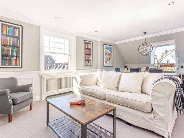 2 bedroom property to let in Tite Street, Chelsea, London, SW3 £4,750 pcm