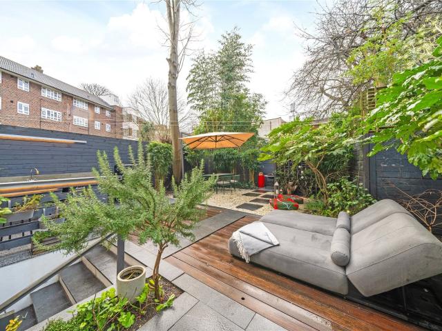 2 bedroom property to let in Trouville Road, London, SW4 £3,100 pcm