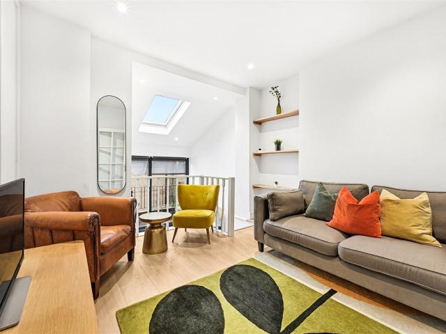 2 bedroom property to let in Upper Tachbrook Street, London, SW1V £830 pw