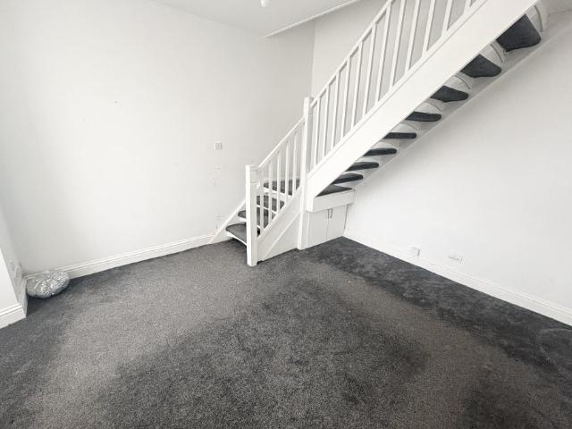 2 bedroom property to let in Watery Lane, Smethwick £1,050 pcm