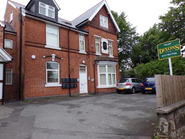 2 bedroom property to let in York House, Hall Green, B28 £950 pcm
