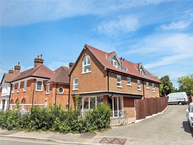 2 bedroom Property