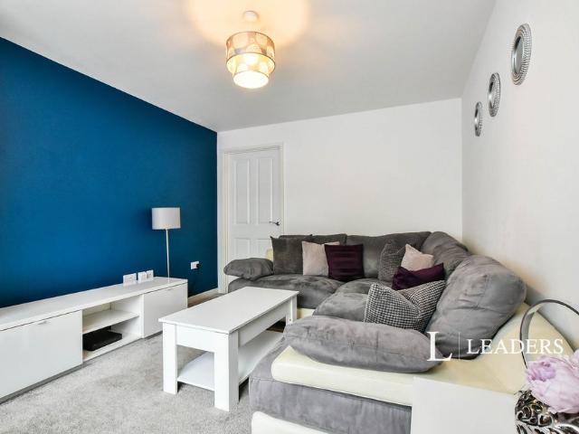 2 bedroom property to rent Wenlock Way, Manchester, M12