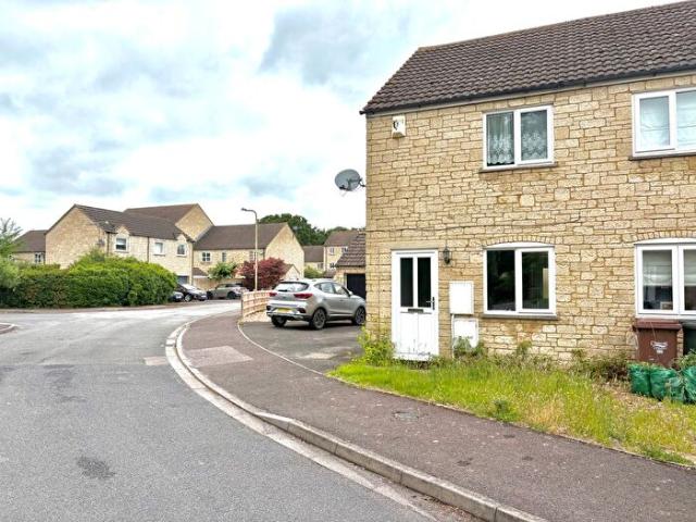 2 Bedroom Property To Rent In Avocet Way, Bicester, OX26