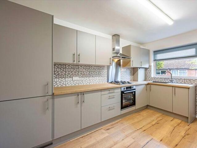 2 Bedroom Property To Rent In Clumber Crescent South, Nottingham, NG7