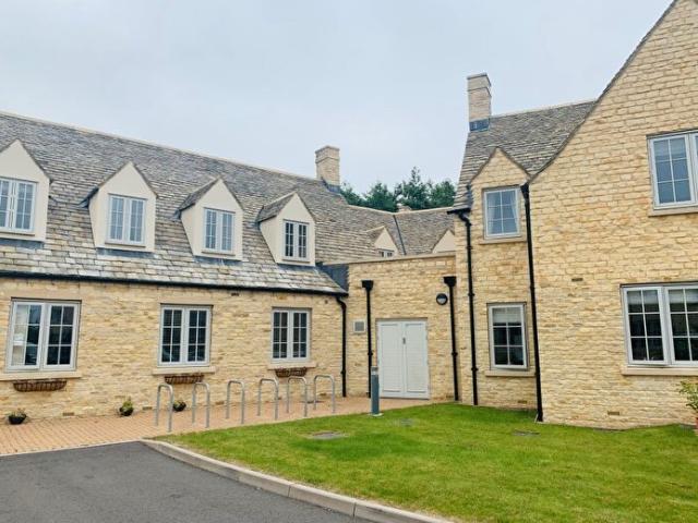 2 Bedroom Property To Rent In Hawkesbury Place, Cheltenham, GL54