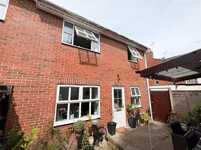2 Bedroom Property To Rent In Old Road, Linslade, Leighton Buzzard, LU7