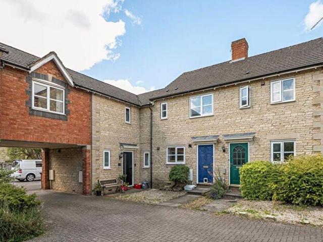 2 Bedroom Property To Rent In Redwing Close, Bicester, OX26