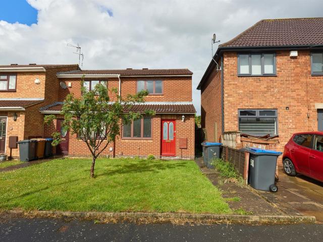2 bedroom property to rent on John Nichols Street, Hinckley
