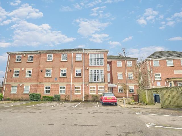 2 bedroom property to rent on Queens Park Court, London Road, Hinckley