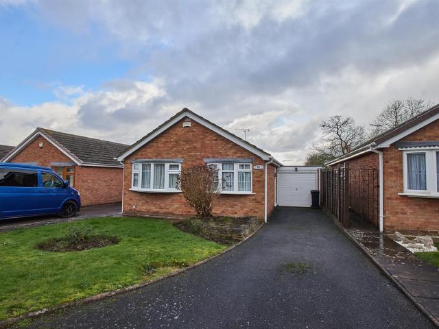 2 bedroom property to rent on Sutton Close, Hinckley