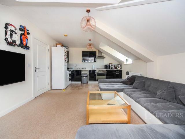 2 bedroom property to rent Stokers Close, Dunstable, Bedfordshire, LU5
