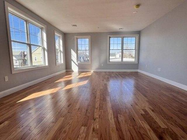 2 bedroom, Quincy MA 02169 102343559