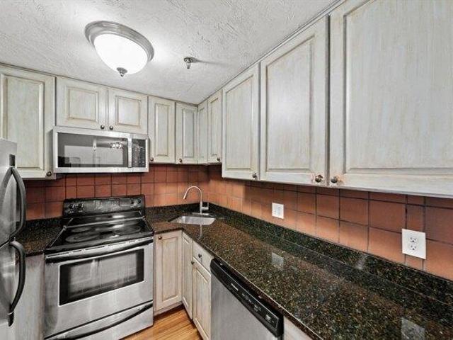 2 bedroom, Quincy MA 02169 103098066