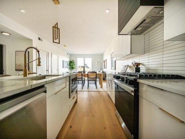 2 bedroom, Quincy MA 02169 103886616